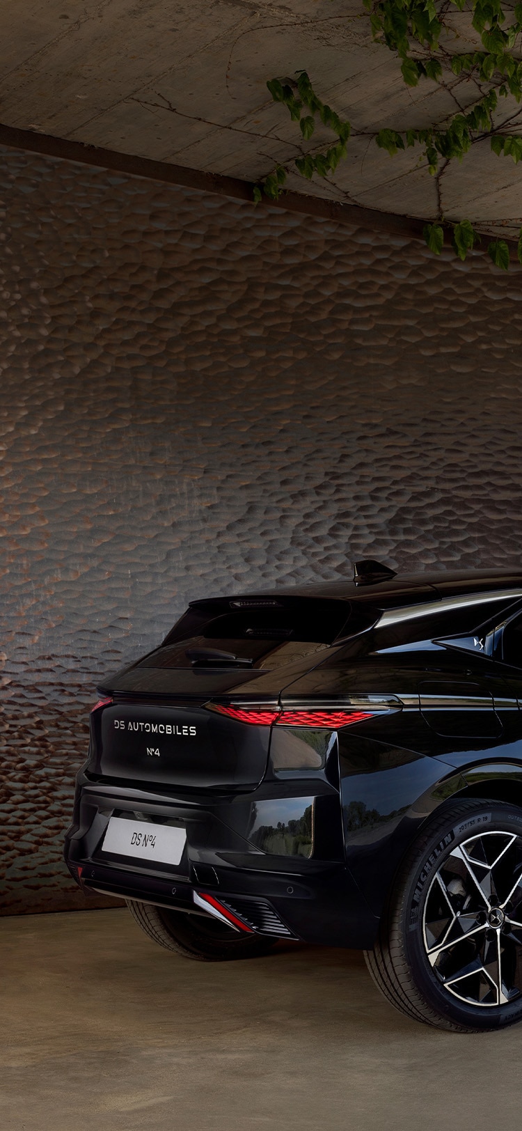 DS N°4 HYBRID | Self-charging Hybrid Hatchback | DS Automobiles UK