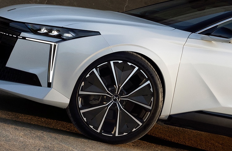 DS N°4 PLUG-IN HYBRID | Plug-in Hybrid Hatchback | DS Automobiles UK